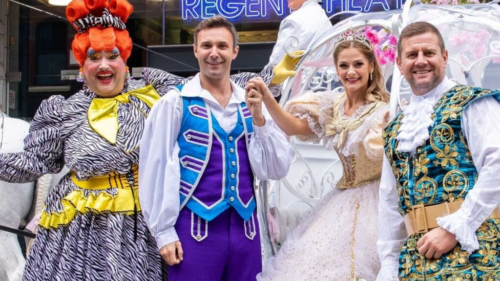 Free Lichfield panto tickets to bring 'much-needed joy' - BBC News