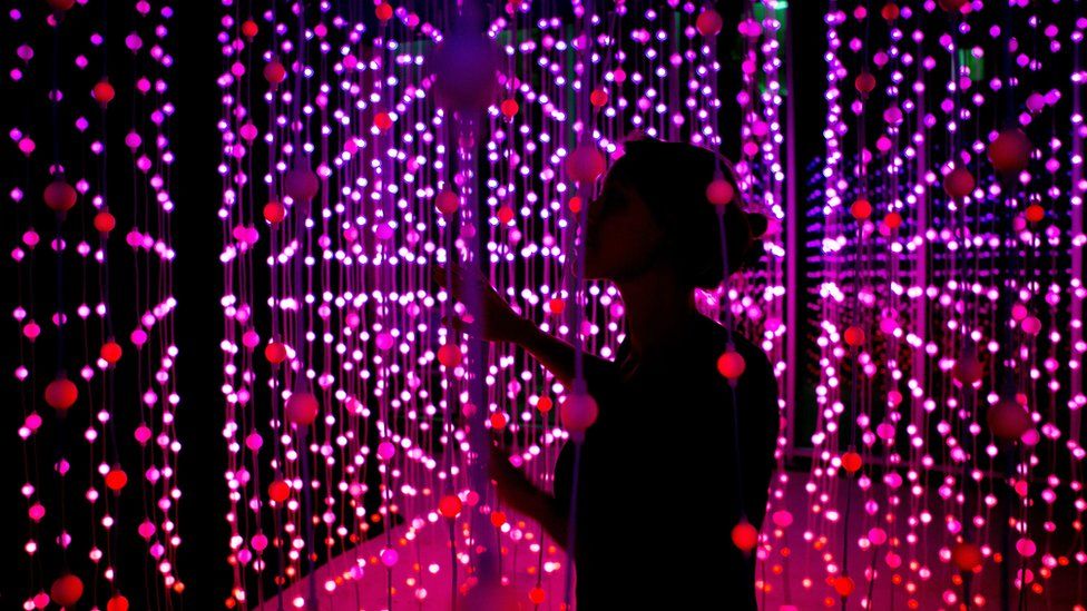 Squidsoup art collective creating huge Bristol exhibition - BBC News