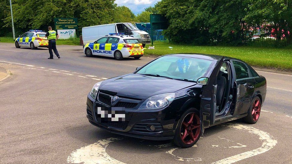 Middleton: Man struck by van during Leeds robbery - BBC News