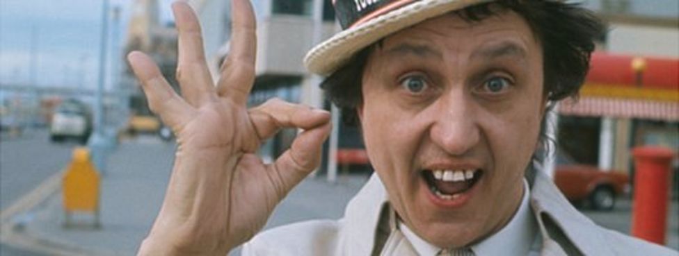 News Daily: Putin's midnight deadline and Hammond's economy update ...