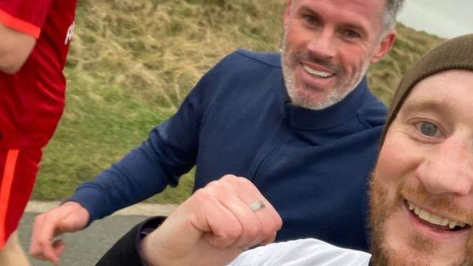 Liverpool man completes 365-day charity running challenge - BBC News