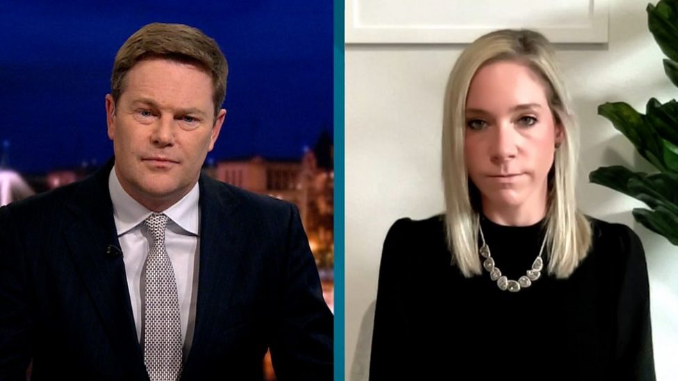 Texas man sues women for helping ex-wife get abortion - BBC News