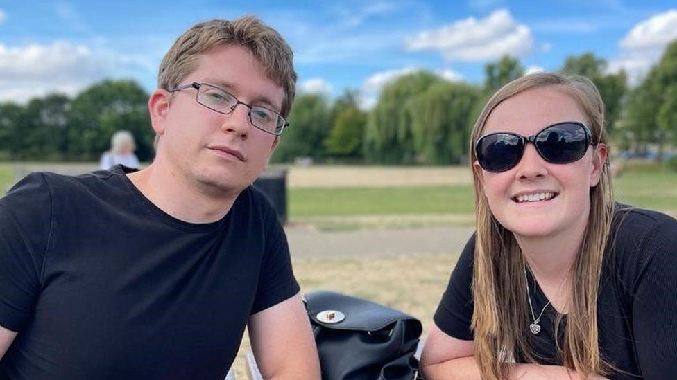 Consultation to end on UK's biggest solar farm - BBC News