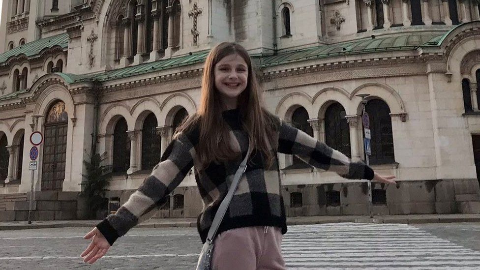 Festive German advert featuring 12-year-old Newbury girl goes viral - BBC News