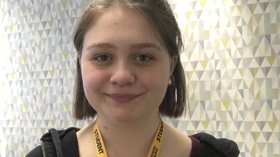 University of Suffolk: 'Sport buddies' boost mental health - BBC News