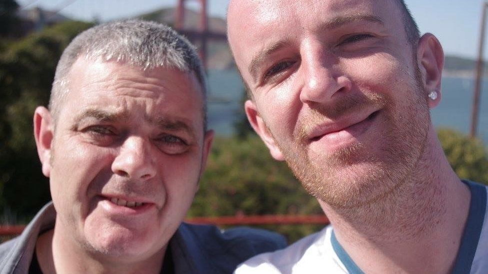 Head teacher applauded by children for coming out - BBC News