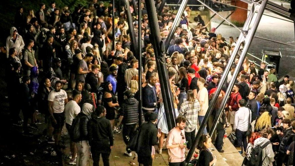 Covid: Hundreds gather for Manchester illegal rave - BBC News