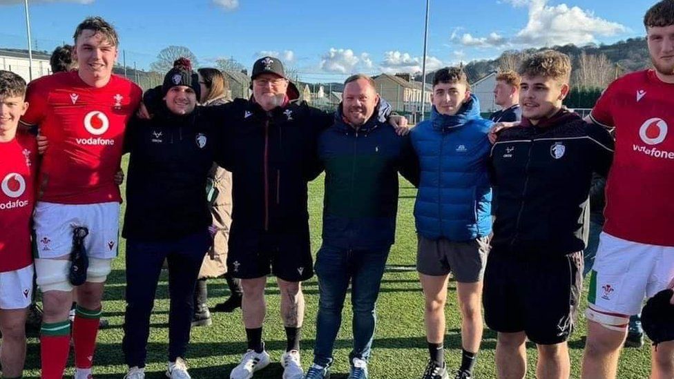 George North 'yn esiampl i chwaraewyr rygbi'r gogledd' - BBC Cymru Fyw