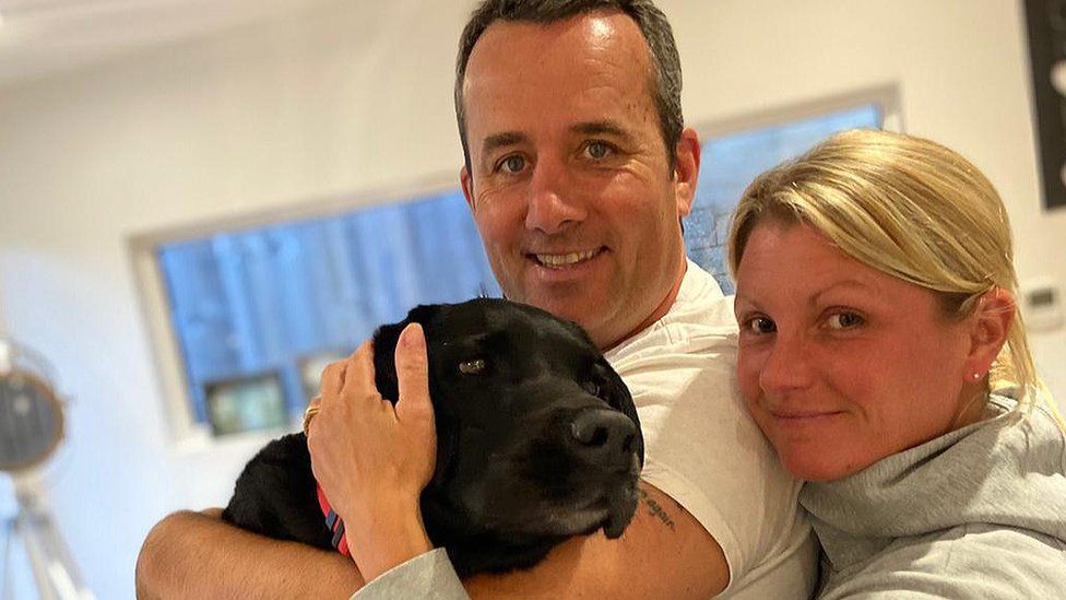 Y pandemig a'r pennaeth sy'n gyfrifol am addysg 5,000 o blant - BBC ...