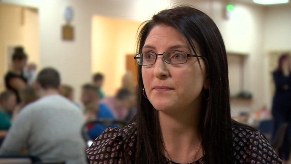 Lincolnshire parents fight maternity care changes proposal - BBC News