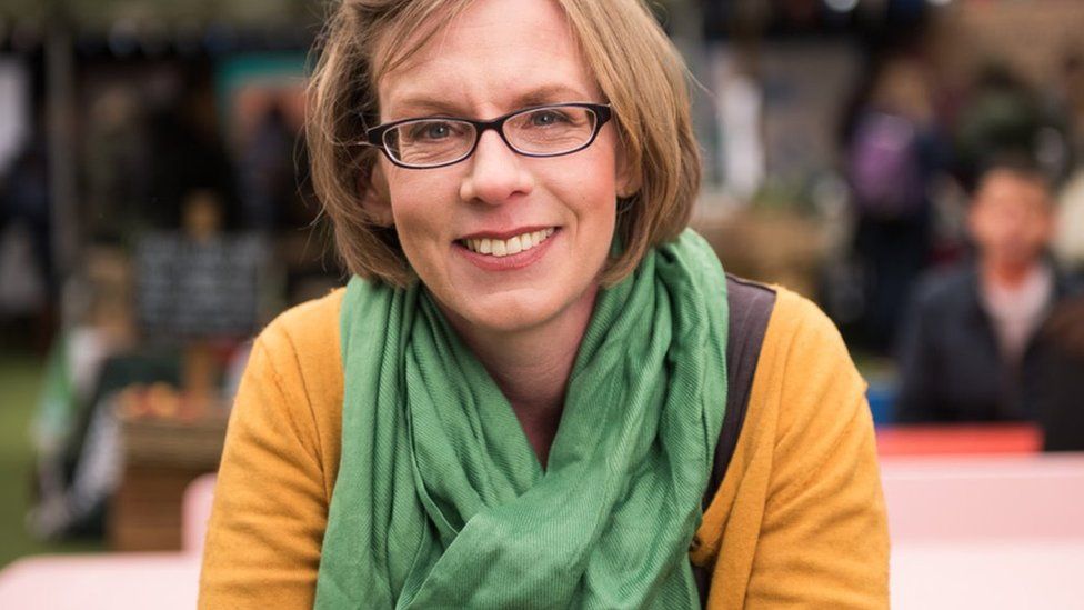 Children's parties: Can we help rid childhood of cheap plastic? - BBC News