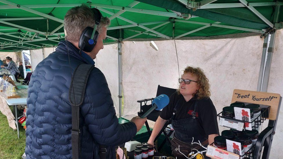 Tro cyntaf Ifan yn Sioe Sir Meirion - BBC Cymru Fyw