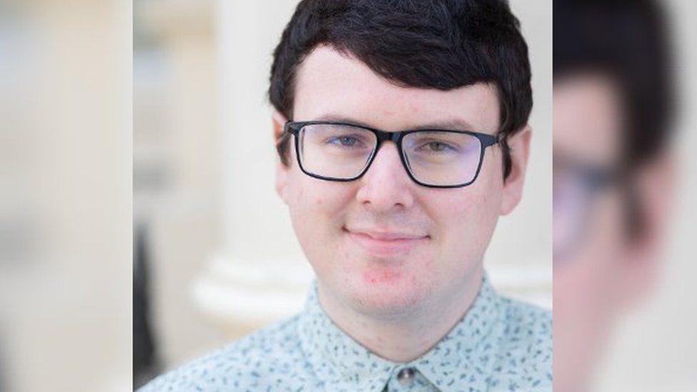 The Bristol-based ex-conspiracy theorist fighting misinformation - BBC News