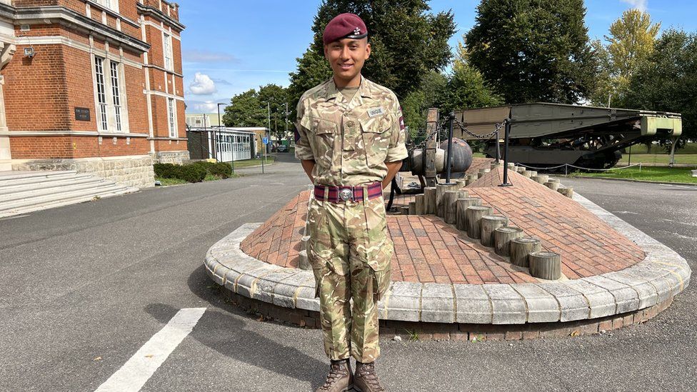Queen's funeral: Kent soldiers describe 'pride' over march - BBC News