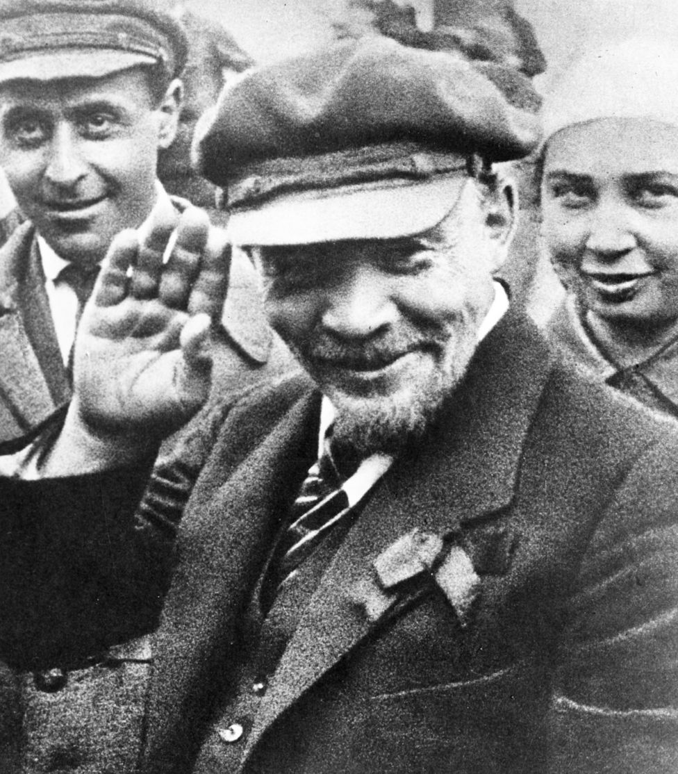 Rare photos of Lenin to go on display in Oxford - BBC News