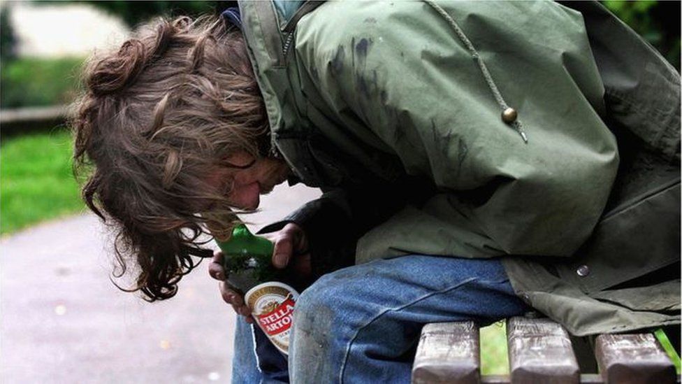 Homeless alcoholics 'falling through the cracks' - BBC News