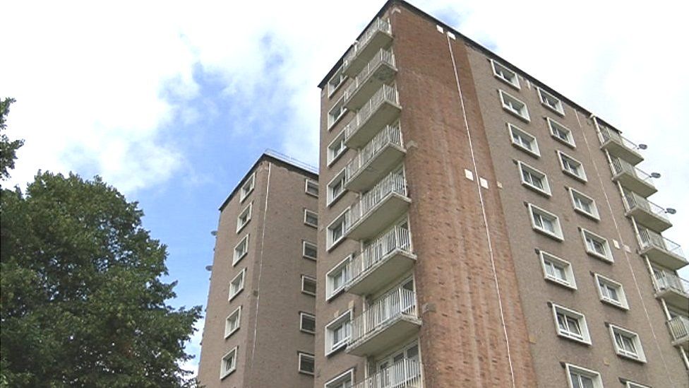 Cardiff flats: Cladding removal 'caused damp' - BBC News