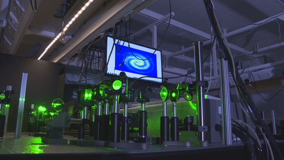 Heriot-Watt researchers build black hole simulation in lab - BBC News