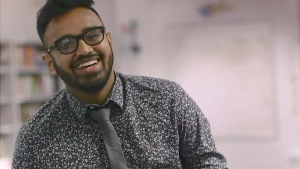 Birmingham teacher who beat stammer honoured with award - BBC News