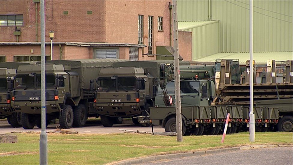 Call for unity over Kinloss barracks - BBC News