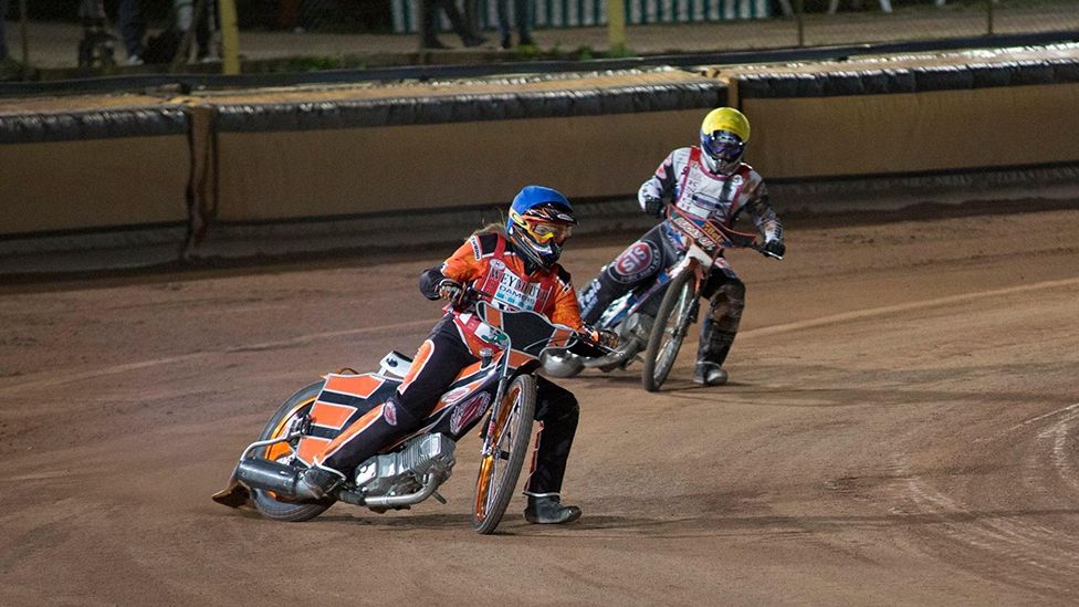 Speedway fans urge Coventry Brandon Stadium rethink - BBC News
