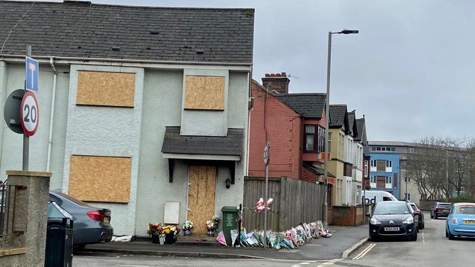 Exeter house fire: Girl, 7, is fourth victim - BBC News