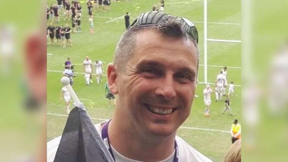 'Talking helps us acknowledge feelings' - BBC News