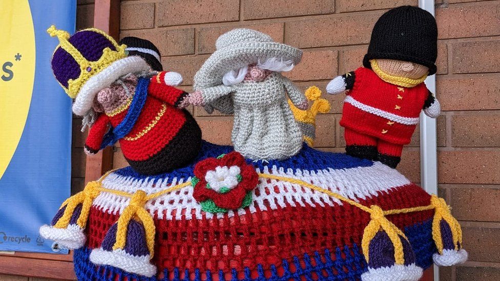 Coronation toppers crown Yorkshire and Lincolnshire post boxes - BBC News