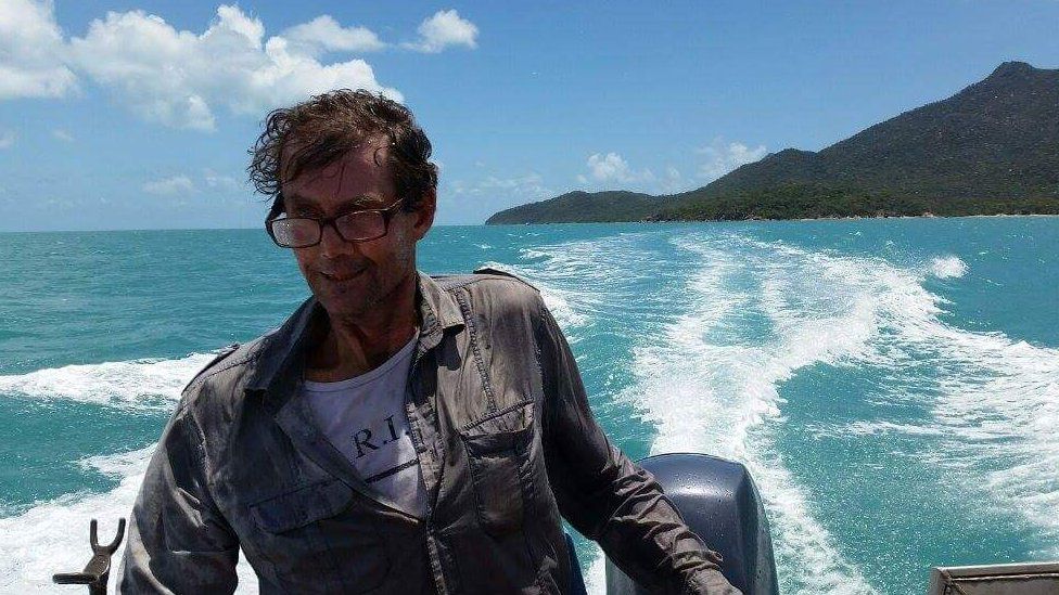 Australian customers take on the banks - BBC News