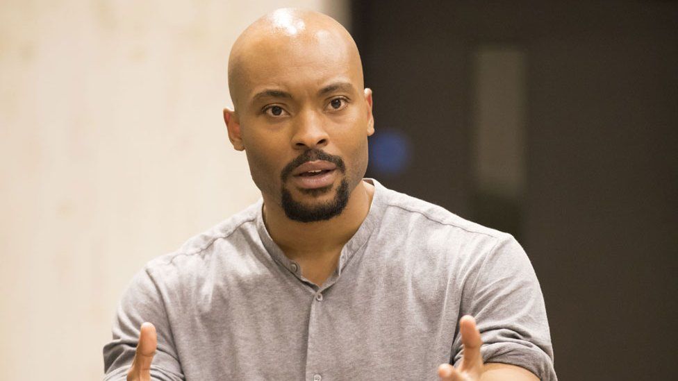 Muhammad Ali play puts icons of black America on stage - BBC News