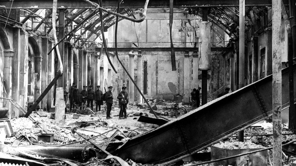 Rare Easter Rising photos show Dublin in rubble - BBC News