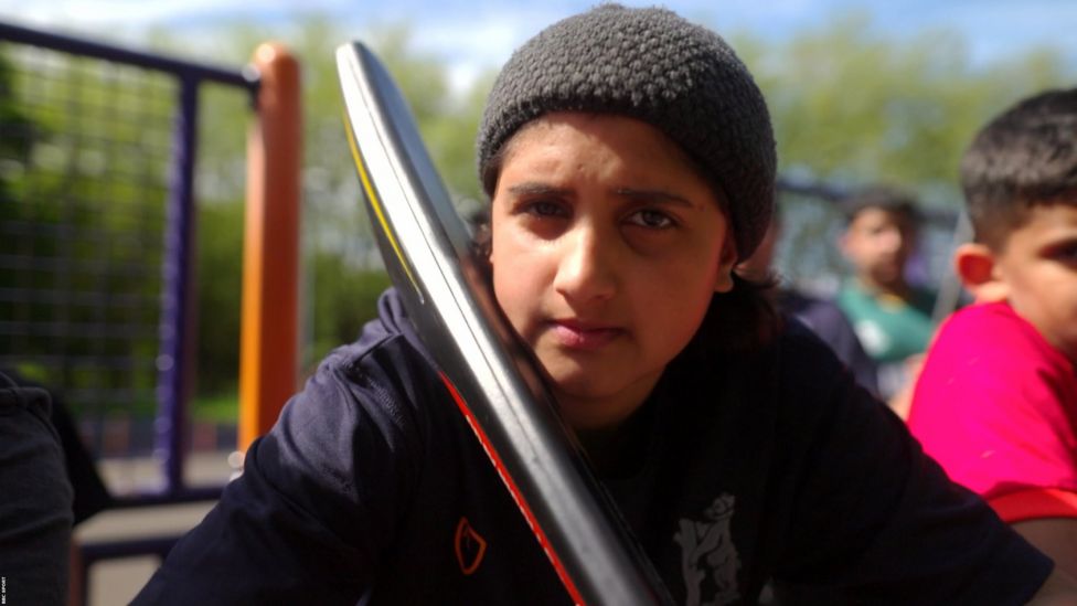Southern Brave: Cricketer Jafer Chohan inspires young players - BBC News