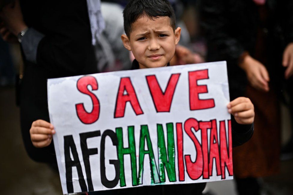 Scots rally expresses solidarity with the people of Afghanistan - BBC News