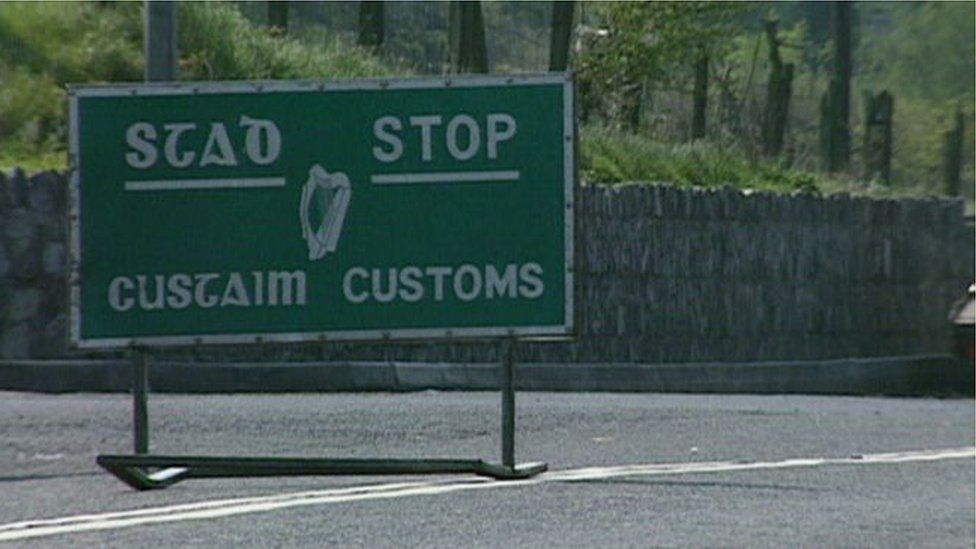 Brexit: 'No iron curtain at Irish border' expert says - BBC News