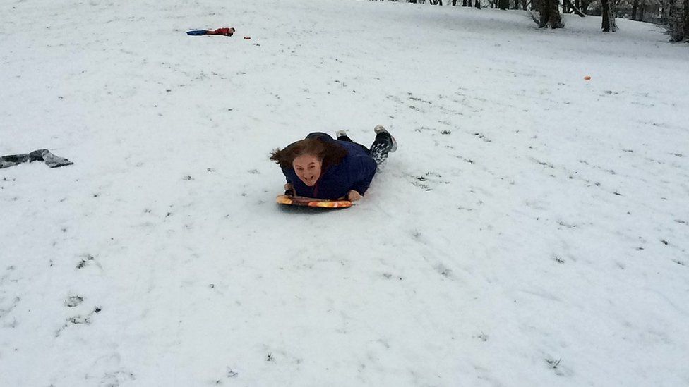 Snow sweeps UK: Your pictures - BBC News