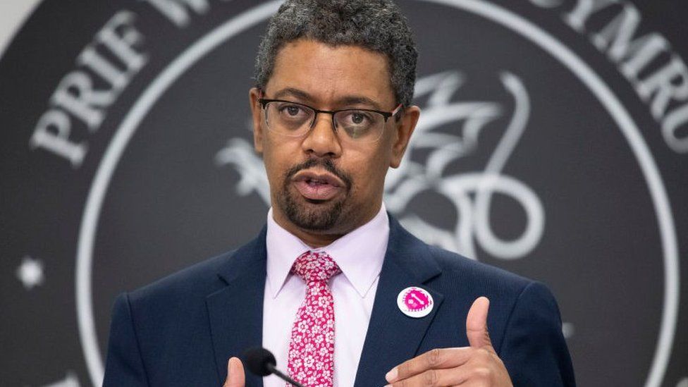 Gething wedi helpu cwmni gwastraff a roddodd arian iddo - BBC Cymru Fyw