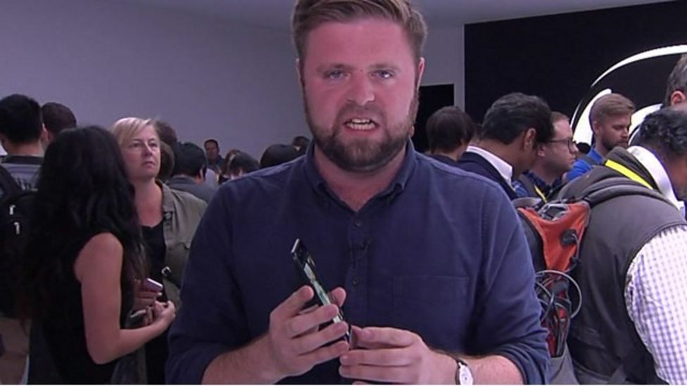 Apple's iPhone 7 ditches traditional headphone socket - BBC News