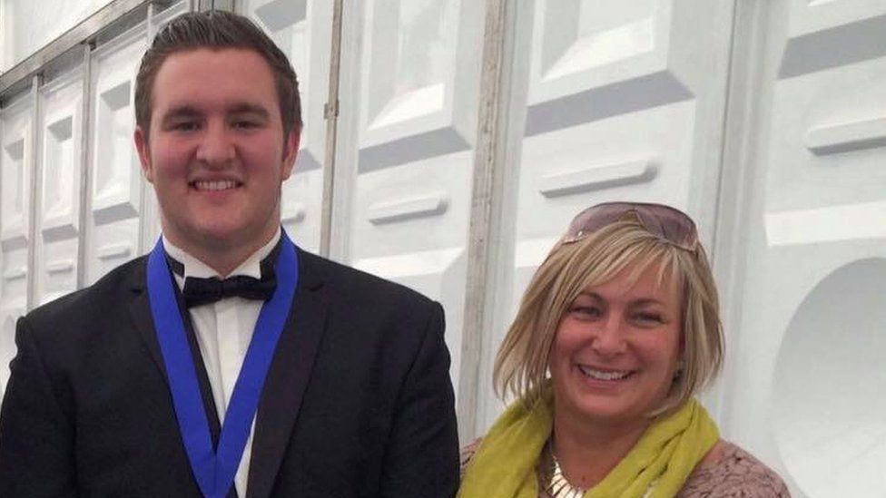 'Tan ti'n eu colli ti'm yn sylwi y pethau bach maen nhw'n 'neud' - BBC ...