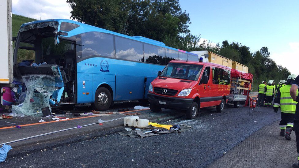 34 Swiss crash passengers back in Wales - BBC News