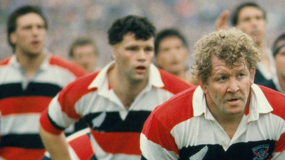 Pontypool rugby club's plan for 'premier sporting venue' - BBC News