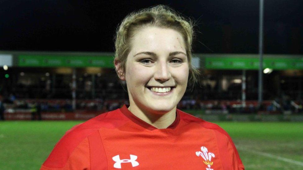 Grant yn 'golygu lot' i chwaraewr rygbi o'r Bala - BBC Cymru Fyw