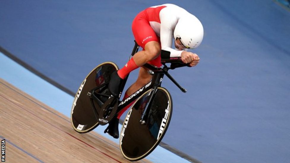 Britain's Dan Bigham breaks Hour record in Switzerland - BBC Sport