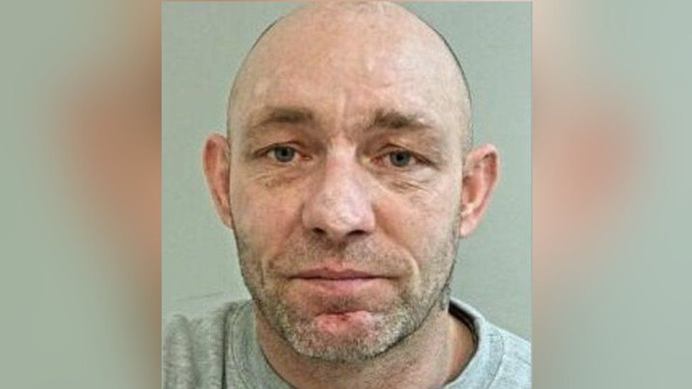 Susan Waring: New appeal to find body of murdered woman - BBC News