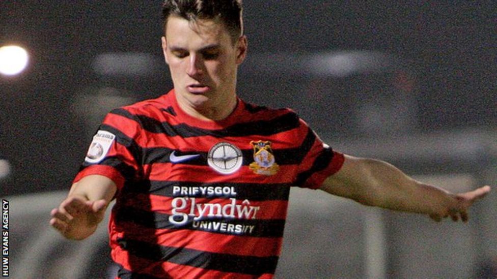 Southport sign Wrexham duo Ross White and Jonathan Royle - BBC Sport