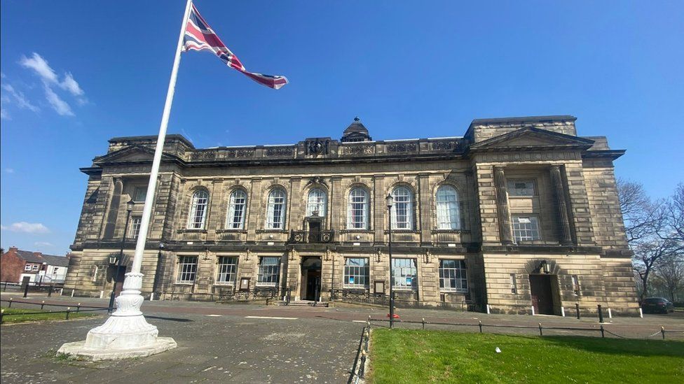Wallasey Town Hall closes for year to save money - BBC News