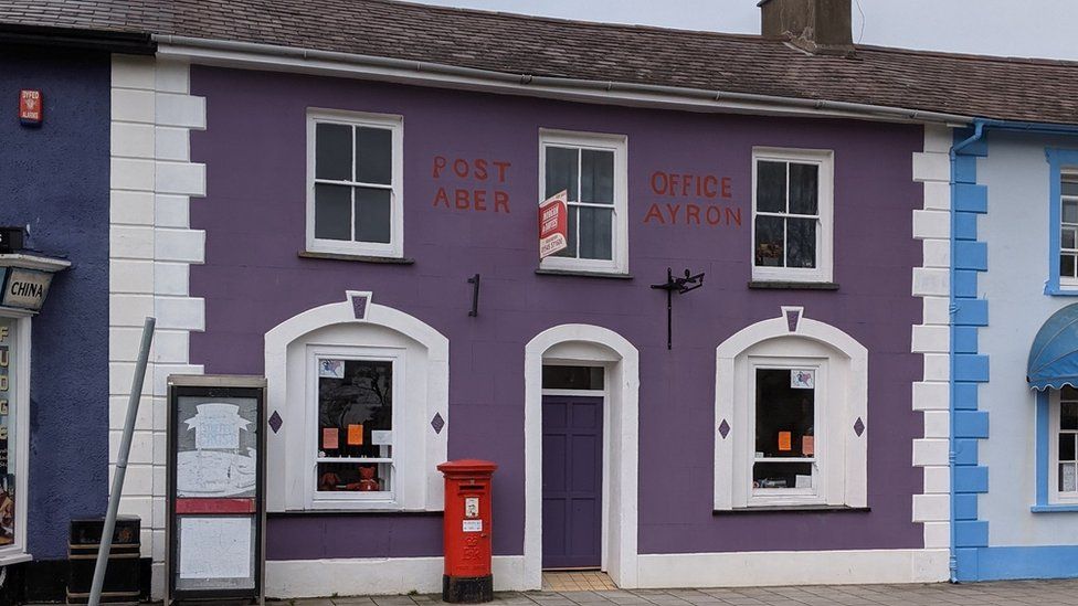 Pam fod tai Aberaeron mor lliwgar? - BBC Cymru Fyw