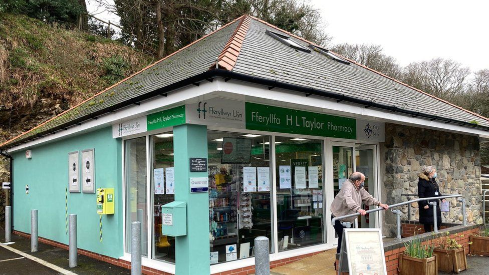 Busnesau i orfod gwneud asesiad risg Covid-19 - BBC Cymru Fyw