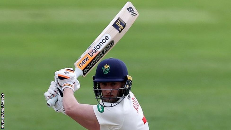 County Championship: Billy Root steers Glamorgan to win at Worcester ...