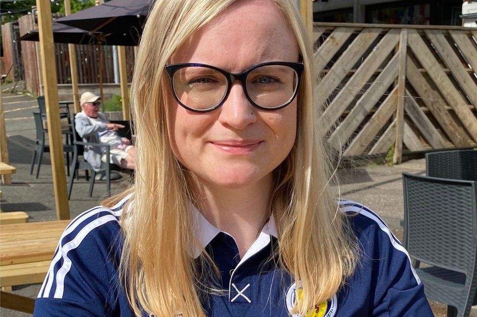 Euro 2020: The ways Scotland has changed since France '98 - BBC News