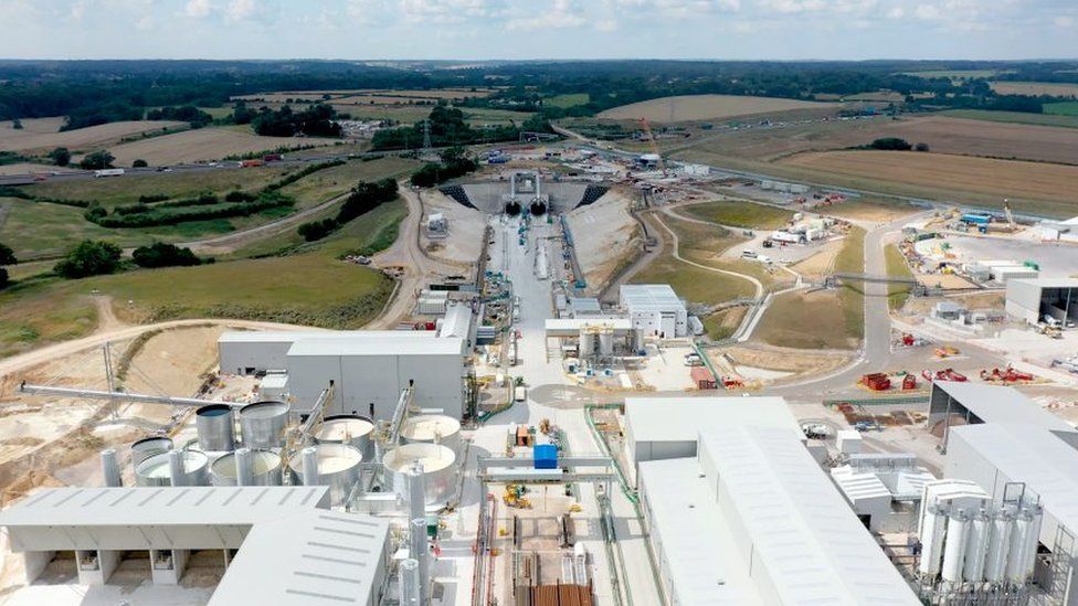 HS2 tunnel fire: Workers shelter in digger near Maple Cross - BBC News